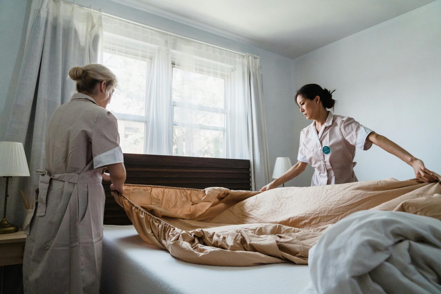Customer Service in Hotels: Top 10 Roles and Responsibilities - Yellowbrick